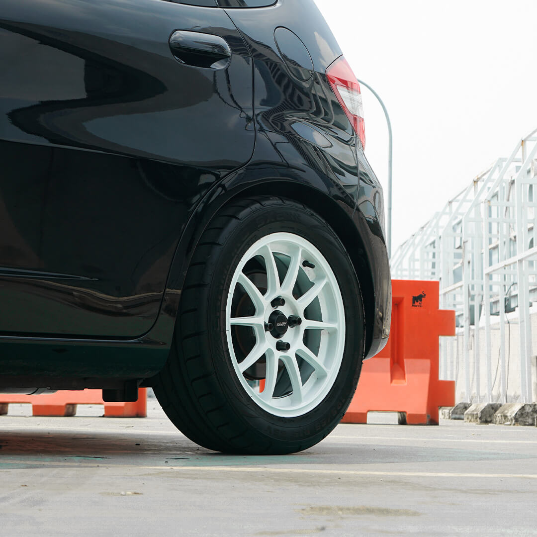 Modifikasi Jazz Hitam Dengan Velg Putih - Jual Velg Mobil