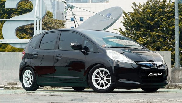 Modifikasi Jazz Hitam Dengan Velg Putih - Jual Velg Mobil